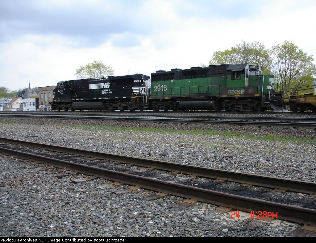 NS 9348 & BNSF 2918 head EB